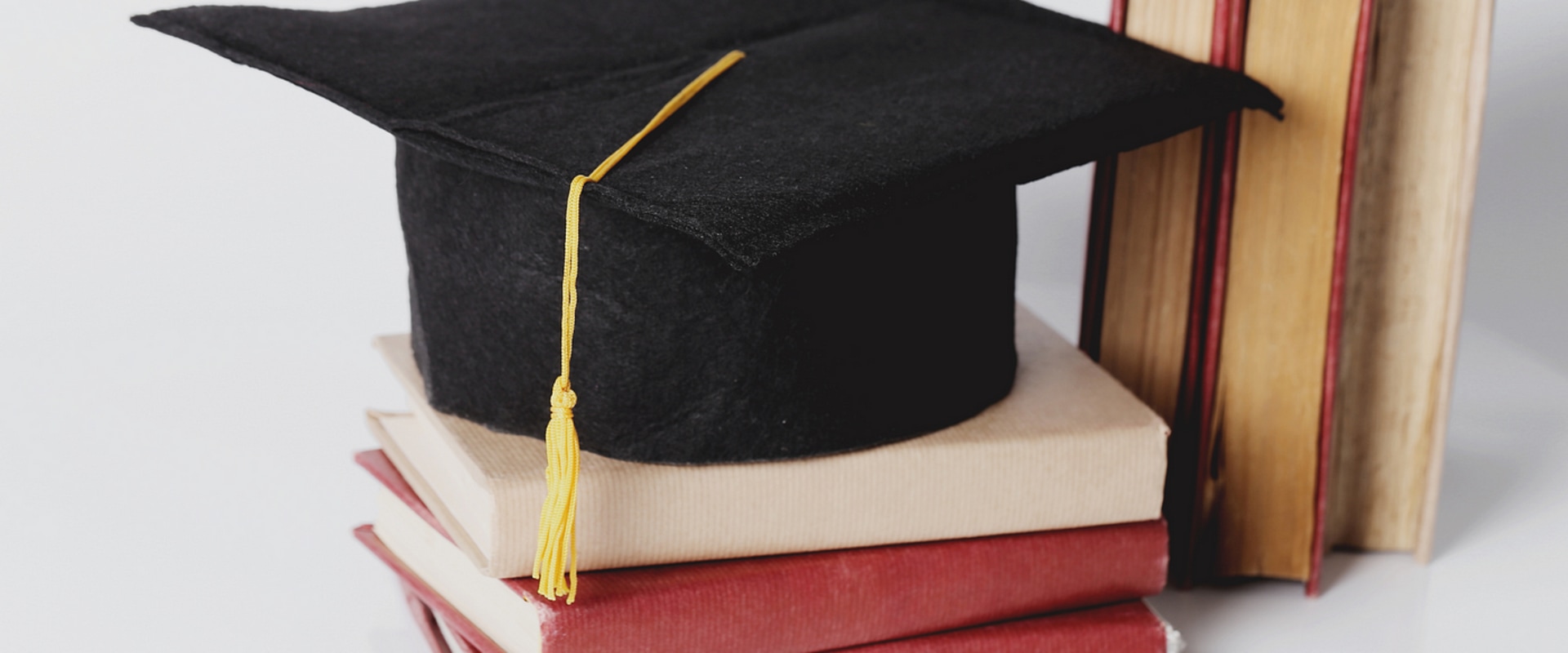 How do you write an academic journal?